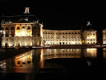 Water Mirror by Corajoud in Bordeaux | Aesthetic Grounds Water Mirror by Corajoud in Bordeaux | Aesthetic Grounds
